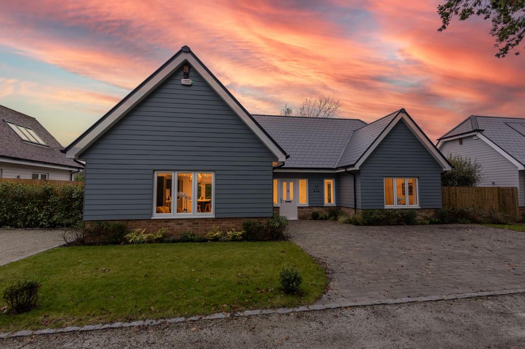Little Surrenden, Bethersden TN26 4 bed detached house - £650,000