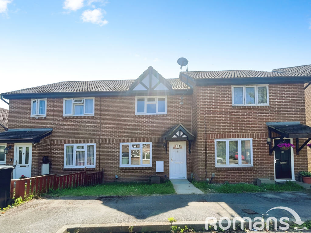 Gower Close, Basingstoke, Hampshire 2 bed semi-detached house - £285,000