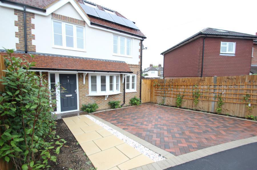 Whitemore Road, Guildford GU1 4 bed semi-detached house - £2,350 pcm (£ ...