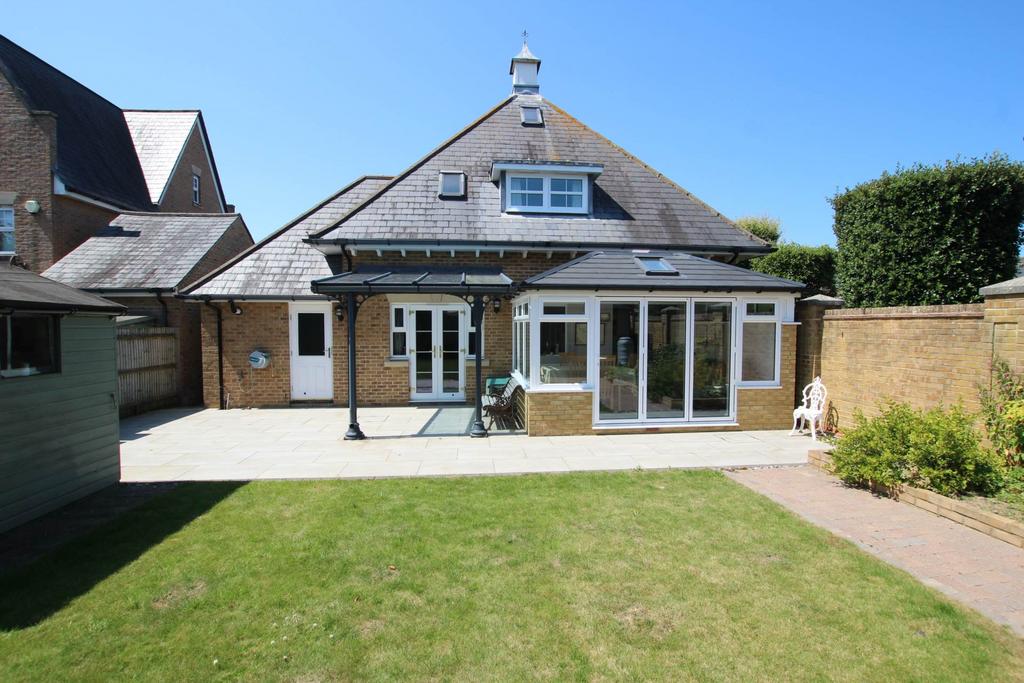Wellington Close, Eastbourne, BN23 5AR 3 bed detached house for sale ...