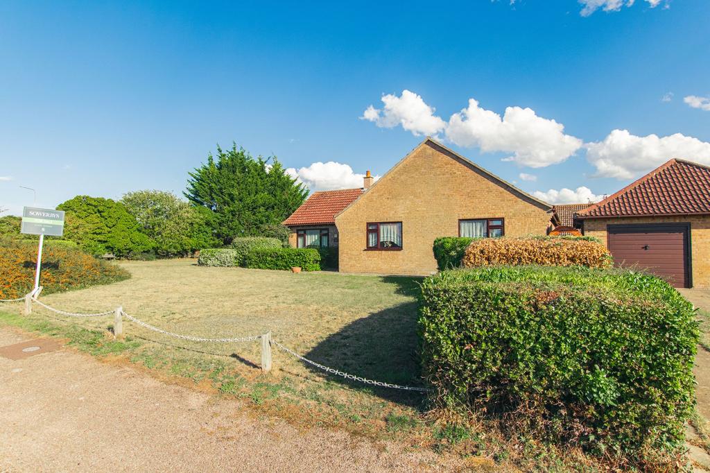 Chain Free in Hunstanton 3 bed detached bungalow for sale - £375,000