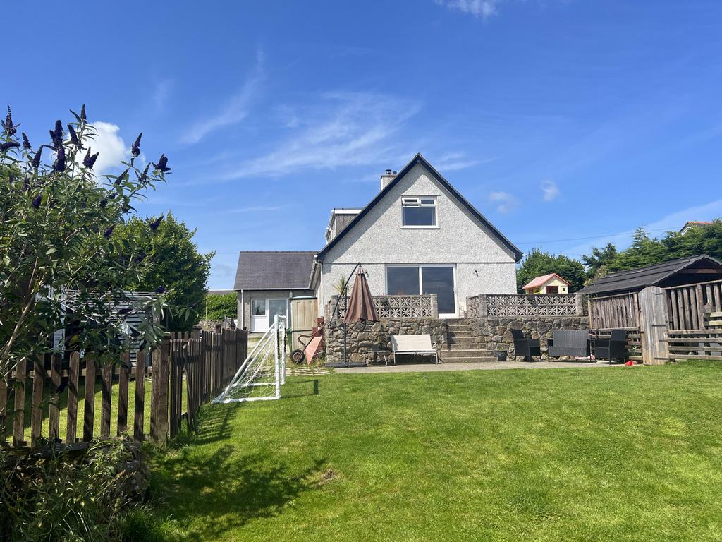 Carmel, Llannerch-Y-Medd, LL71 5 bed detached house for sale - £390,000
