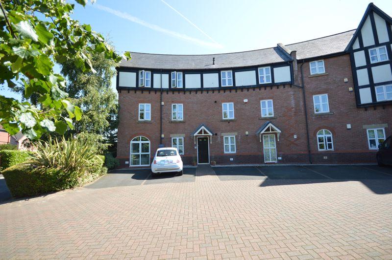 Cronton Farm Court, Widnes 2 bed apartment - £775 pcm (£179 pw)