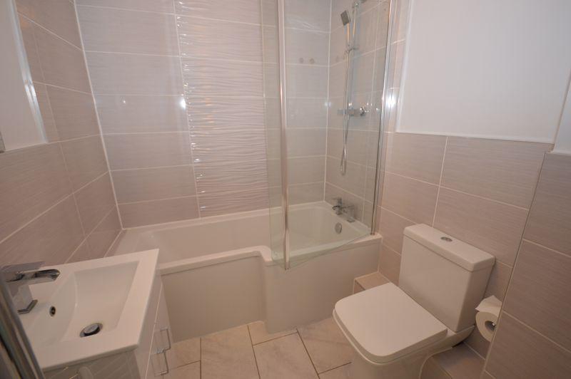 Cronton Farm Court, Widnes 2 bed apartment - £775 pcm (£179 pw)
