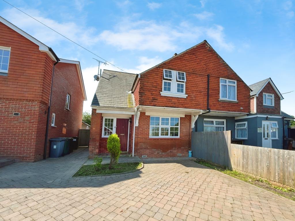Ditton Road 2 bed semi-detached house - £1,400 pcm (£323 pw)