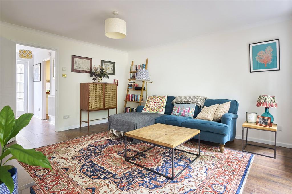 Sutton Square, London E9 2 bed house - £2,850 pcm (£658 pw)