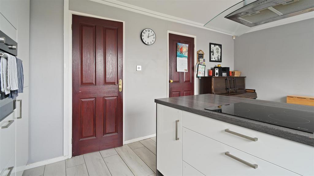 Springvale Walk, Sheffield S6 3 bed end of terrace house - £210,000