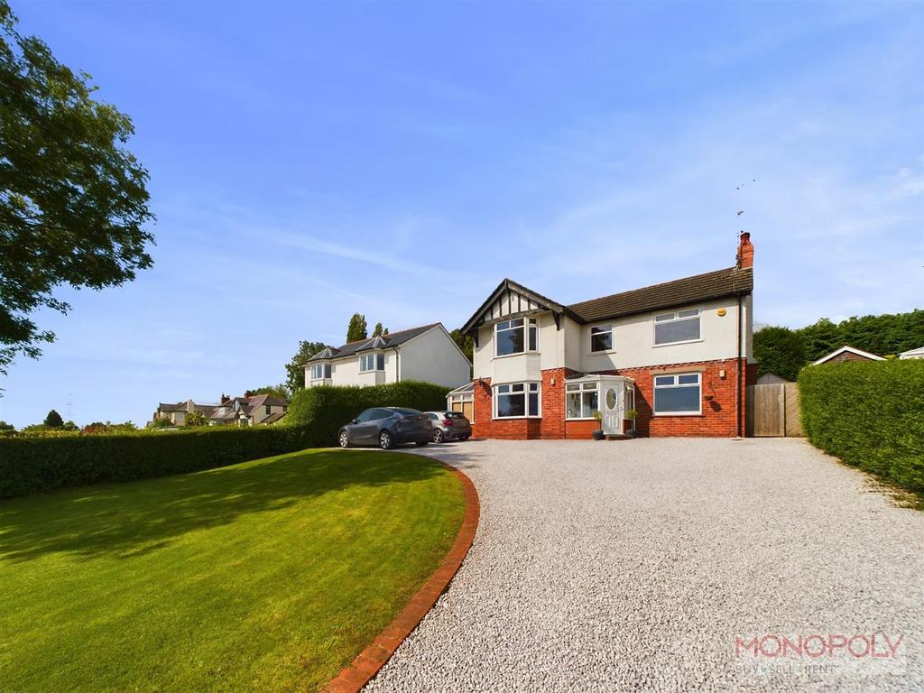 Wrexham Road, Johnstown, Wrexham 3 bed detached house - £375,000