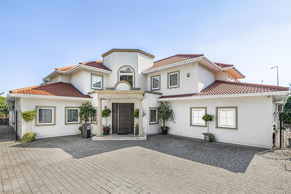 Anthony Close, Mill Hill, London, NW7 8 bed detached house - £3,900,000