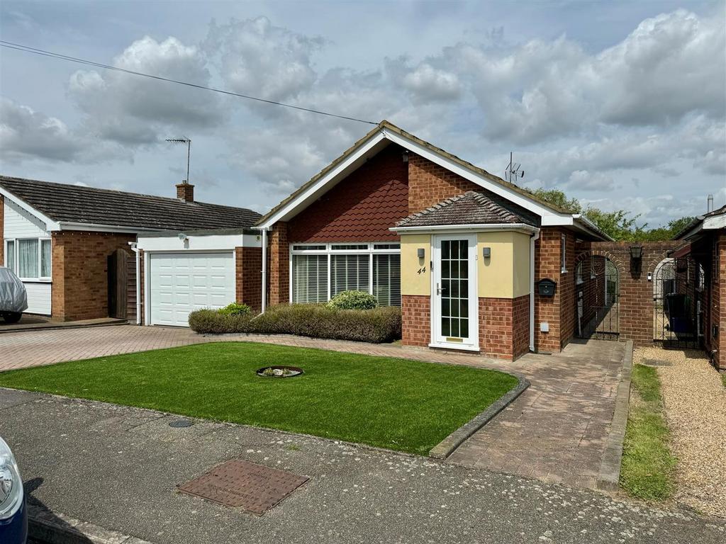 Highfield Rise, Althorne, Chelmsford 2 bed detached bungalow - £425,000