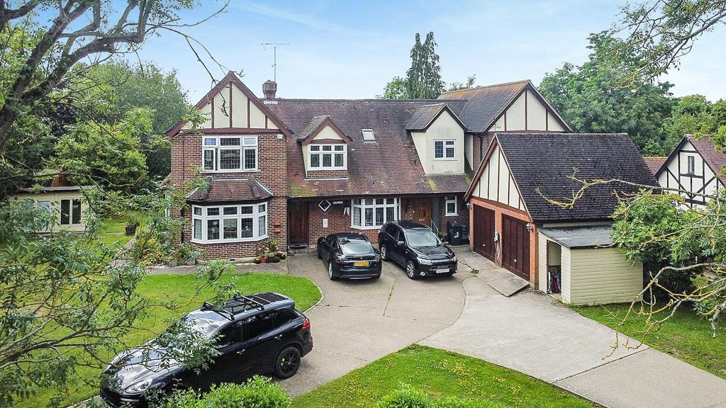Priory Road, Bicknacre 6 bed detached house - £1,100,000