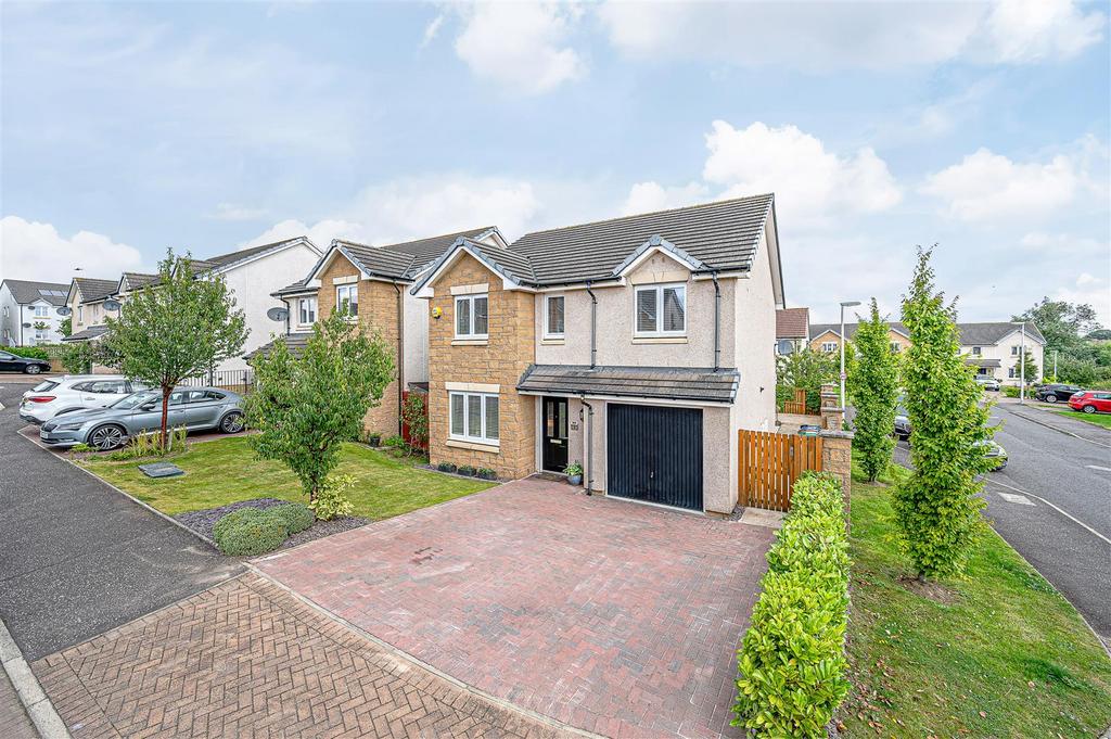 9 Mackinnon Place, Dunfermline, KY11 8PW 4 bed detached house - £295,000