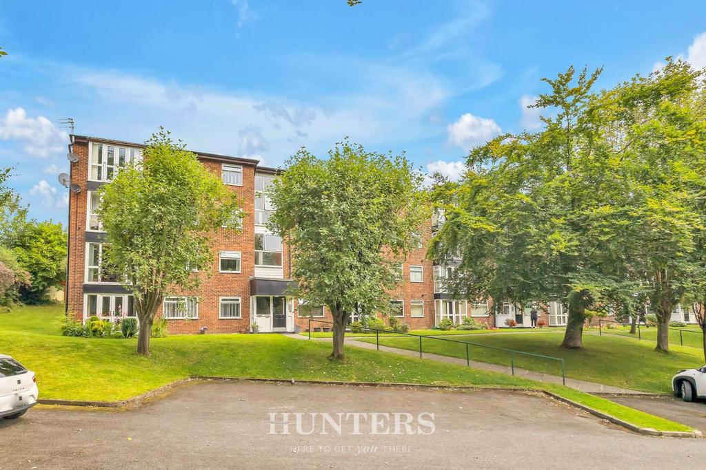 Exeter Court, Market Street... 2 bed apartment - £120,000
