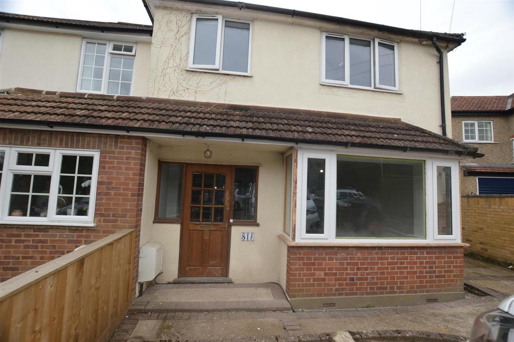 Hornhill Road, Maple Cross 4 bed semi-detached house - £2,250 pcm (£519 pw)