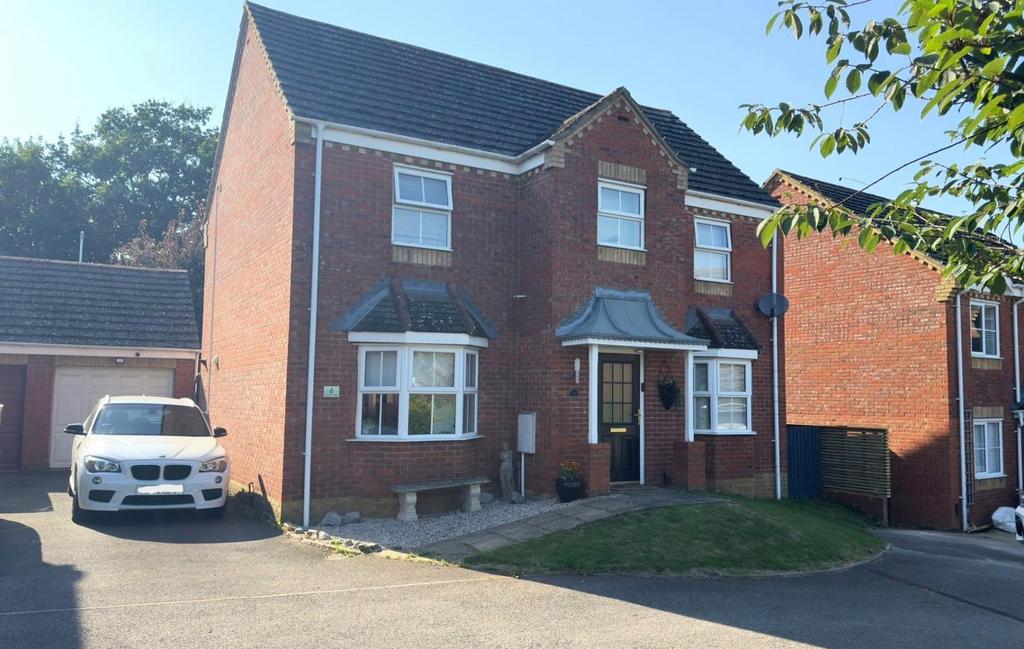 Garden Fields, Potton SG19 4 bed detached house - £475,000