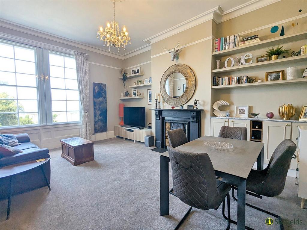 St. Thomas Street, Ryde, PO33 2PB 1 bed flat - £185,000