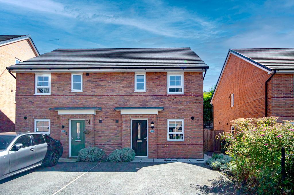 Violet Grove, Northwich, CW8 3 bed semi-detached house for sale - £250,000