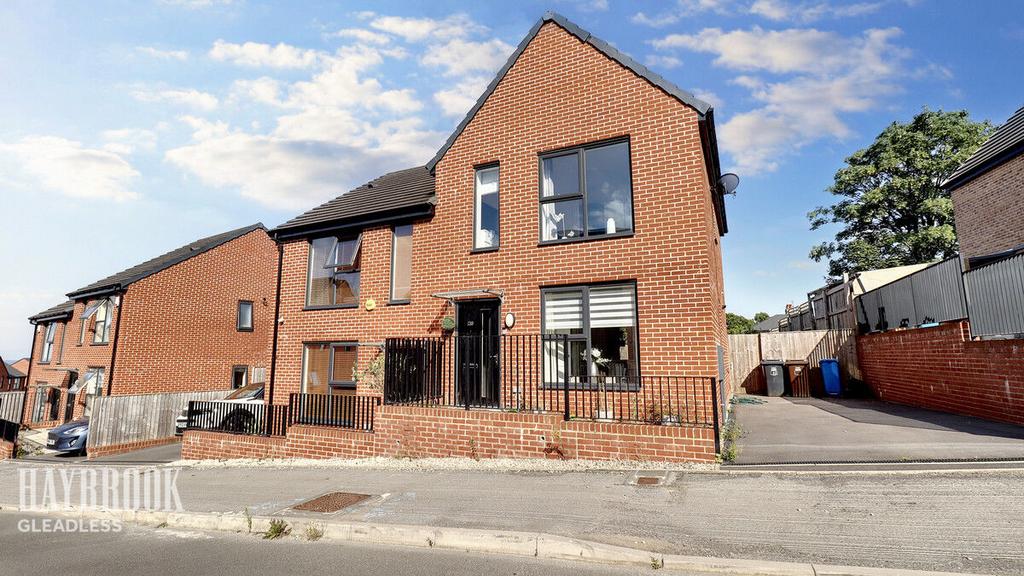 The Circle, Sheffield 2 bed semi-detached house for sale - £180,000