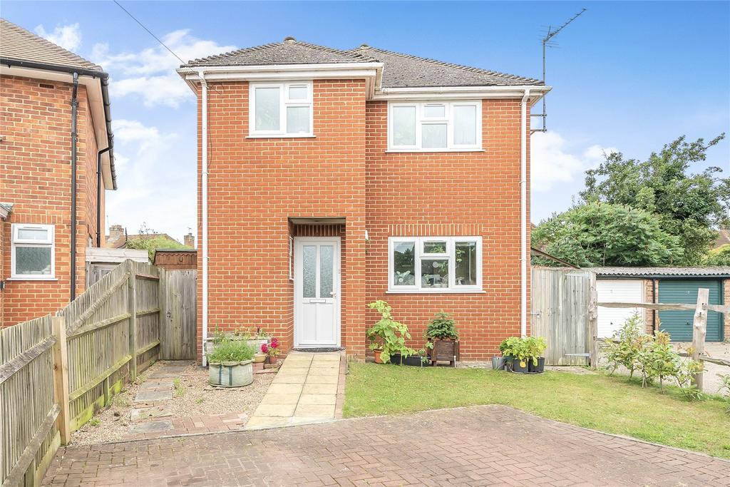 Georgelands, Ripley, Surrey, GU23 3 bed detached house - £479,950