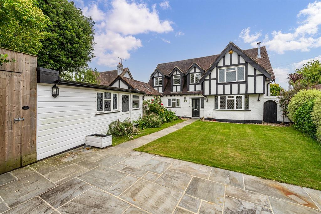 Ansisters Road, Ferring, West Sussex... 5 bed detached house - £950,000