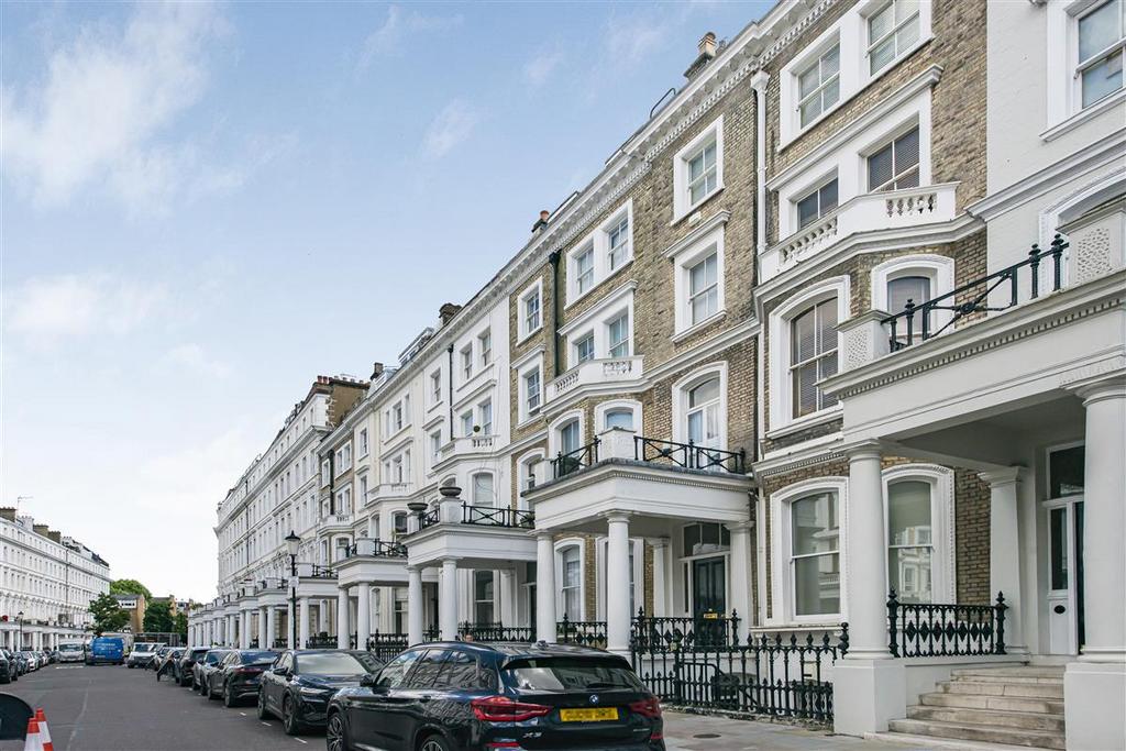 Lexham Gardens, W8 2 bed flat - £3,300 pcm (£762 pw)