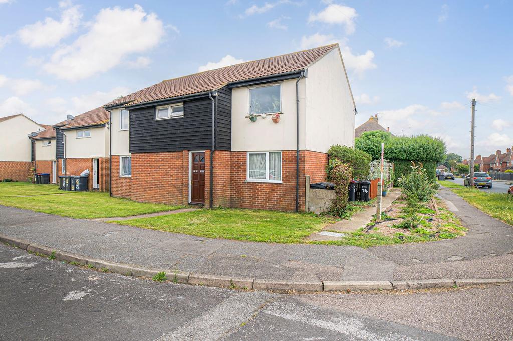 St. Albans Road, Hersden, CT3 1 bed flat - £100,000