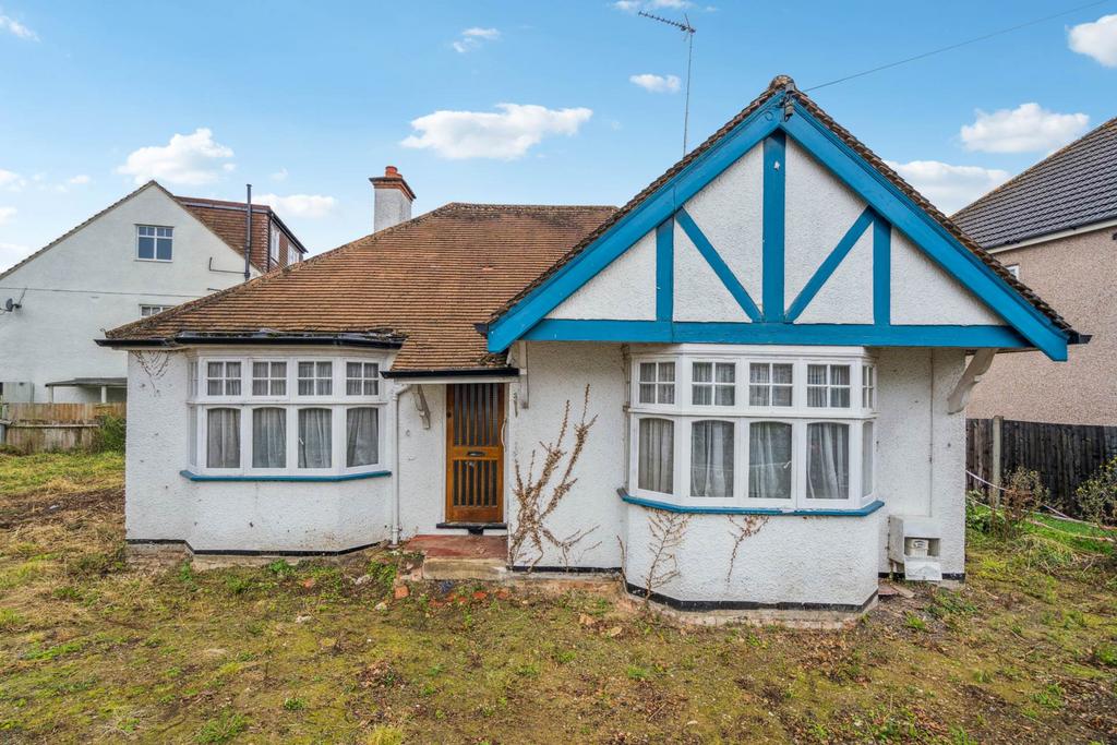 Talbot Avenue, Oxhey 2 bed bungalow - £520,000