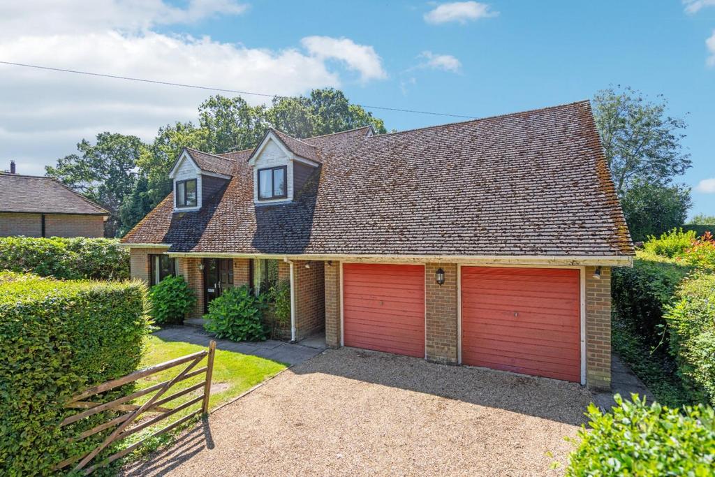 Stubbs Wood, Chesham Bois, Amersham... 3 bed detached house - £900,000