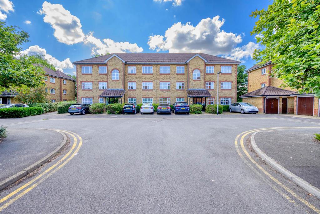 Elliots Way, Reading RG4 2 bed apartment - £280,000