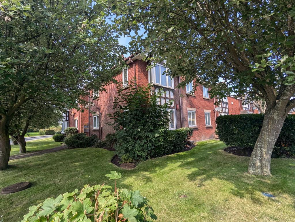 Rivermeade, Southport, Merseyside, PR8 1 bed flat - £650 pcm (£150 pw)