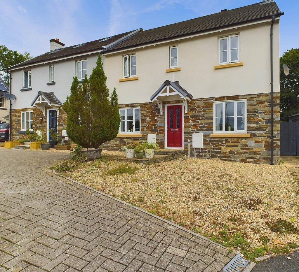 Whiteford Close, Callington 3 bed semi-detached house - £260,000