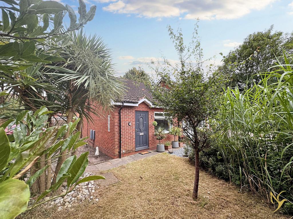 Worcester WR4 1 bed end of terrace house - £185,000