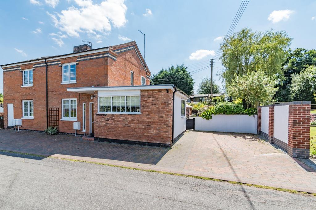 Holt Hill, Beoley, Redditch... 2 bed semi-detached house - £425,000