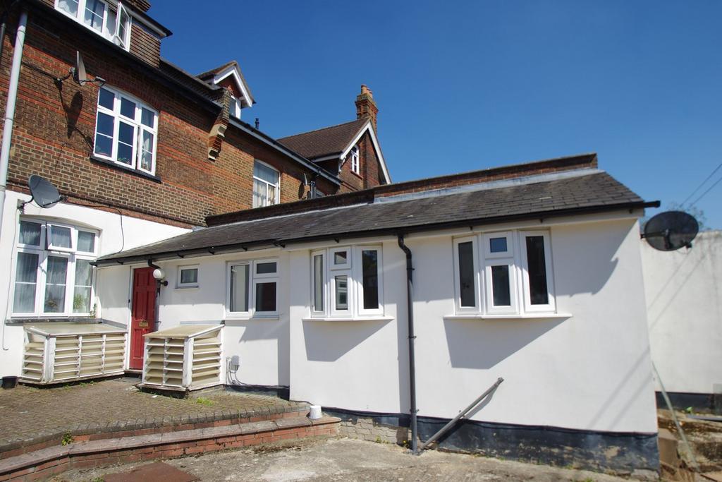 Park Road, WATFORD, WD17 1 bed flat - £1,250 pcm (£288 pw)