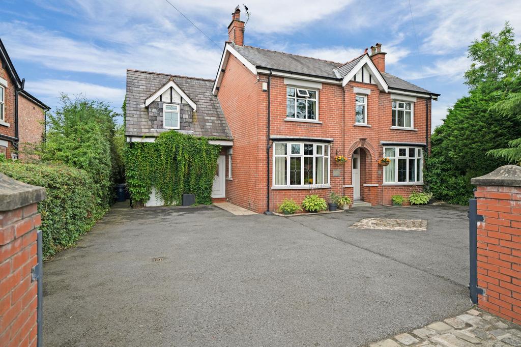 Hesketh Lane, Tarleton, PR4 5 bed detached house - £525,000
