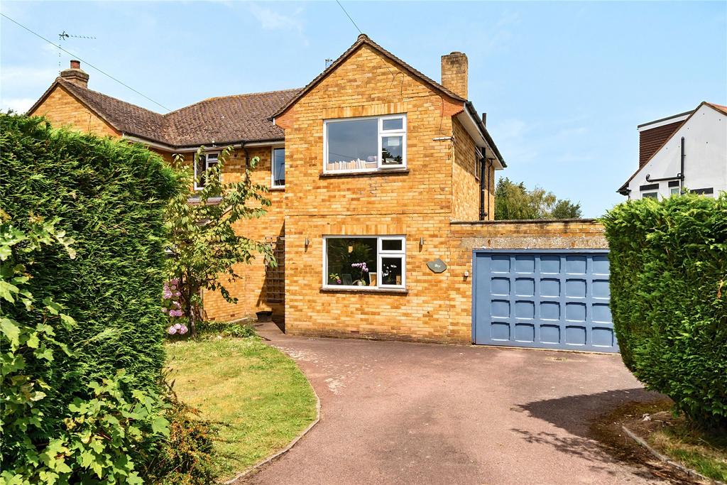 Cabrera Close, Surrey GU25 3 bed semi-detached house - £650,000