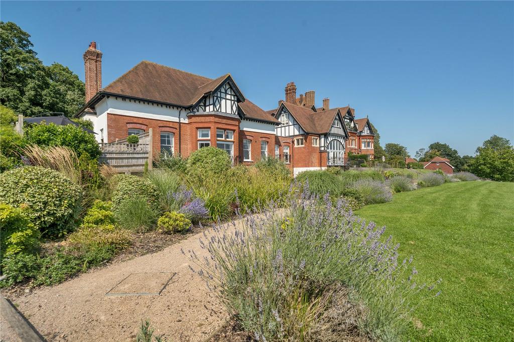 Bruce Manor Close, Wadhurst 3 bed flat - £1,050,000