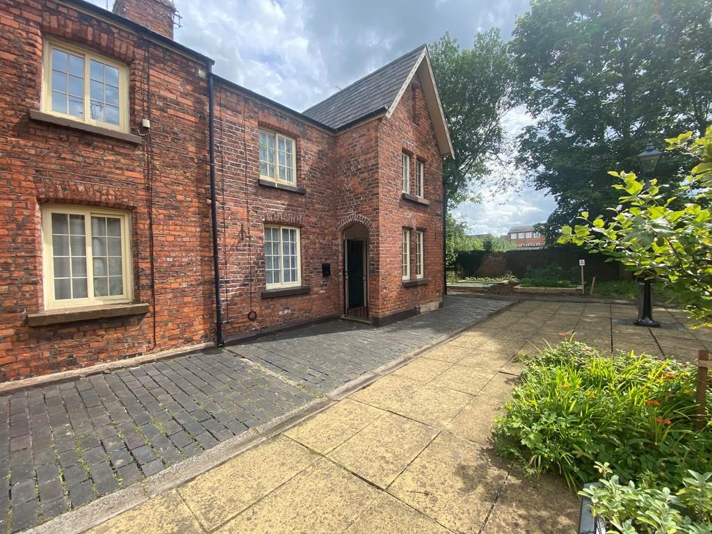Dorfold St, Crewe 2 bed cottage - £775 pcm (£179 pw)