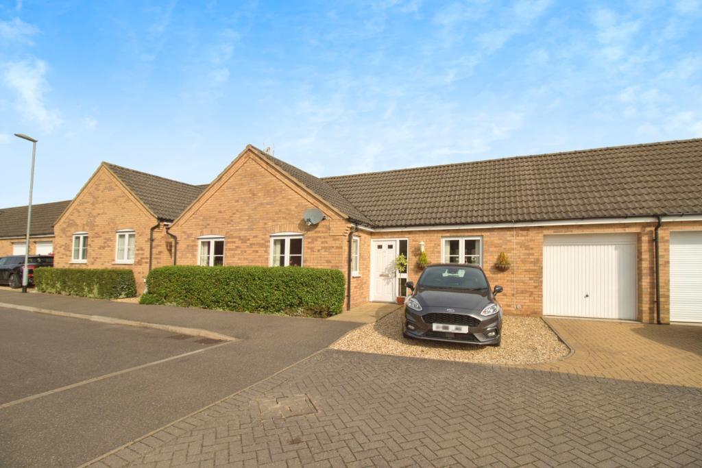 Kingsgate, Market Deeping, PE6 8GH 2 bed detached bungalow - £280,000