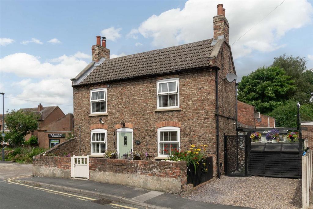 Howden Road, Barlby, Selby 3 bed character property - £250,000