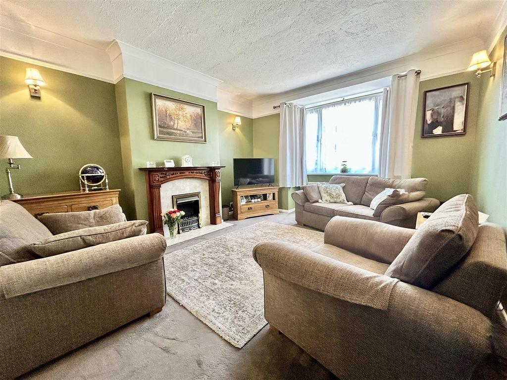 Bar Lane, Garforth, Leeds 3 bed semi-detached house for sale - £270,000