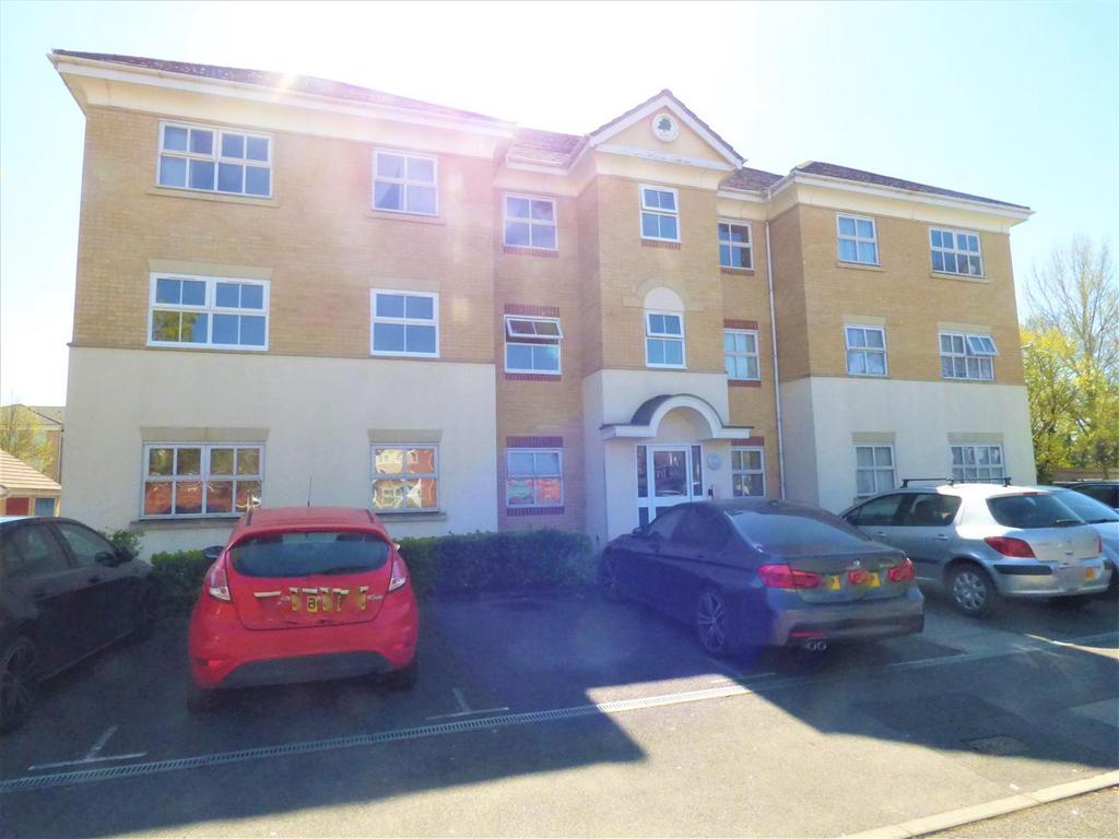 Hurworth Avenue, Langley, Slough 2 bed apartment - £1,400 pcm (£323 pw)