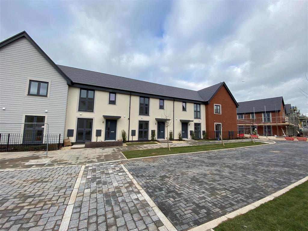 Bandmaster Court, Newport NP19 3 bed end of terrace house to rent - £ ...