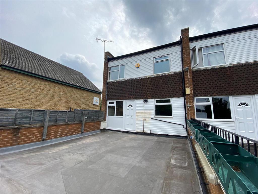 Town Street, Horsforth, Leeds 2 bed apartment - £900 pcm (£208 pw)