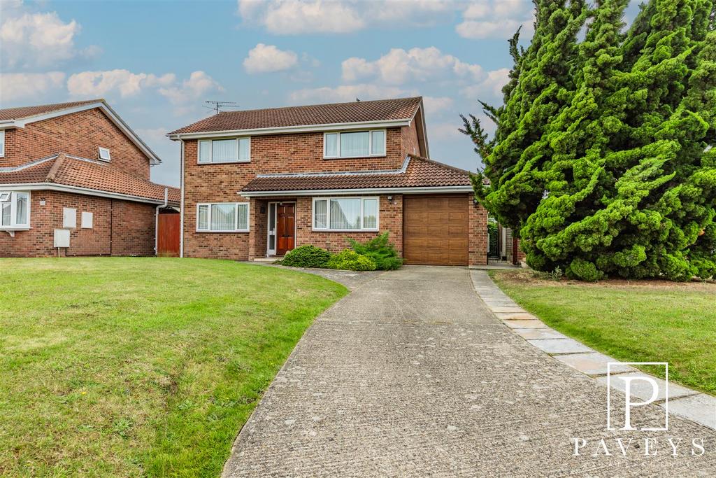 Hunt Way, Kirby Cross, Frinton-On-Sea 3 bed detached house - £385,000
