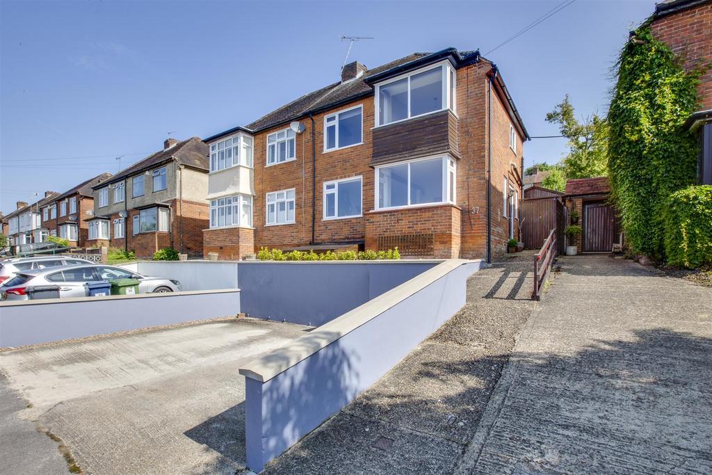 Southfield Road, High Wycombe HP13 3 bed semi-detached house - £500,000
