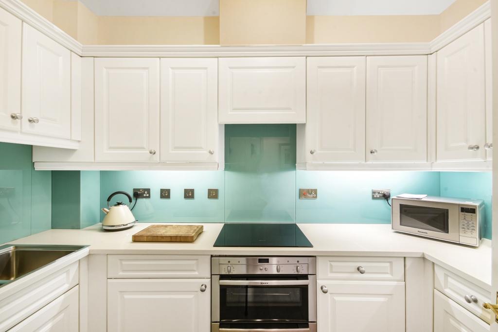 Spital Square, E1 2 bed apartment - £2,903 pcm (£670 pw)