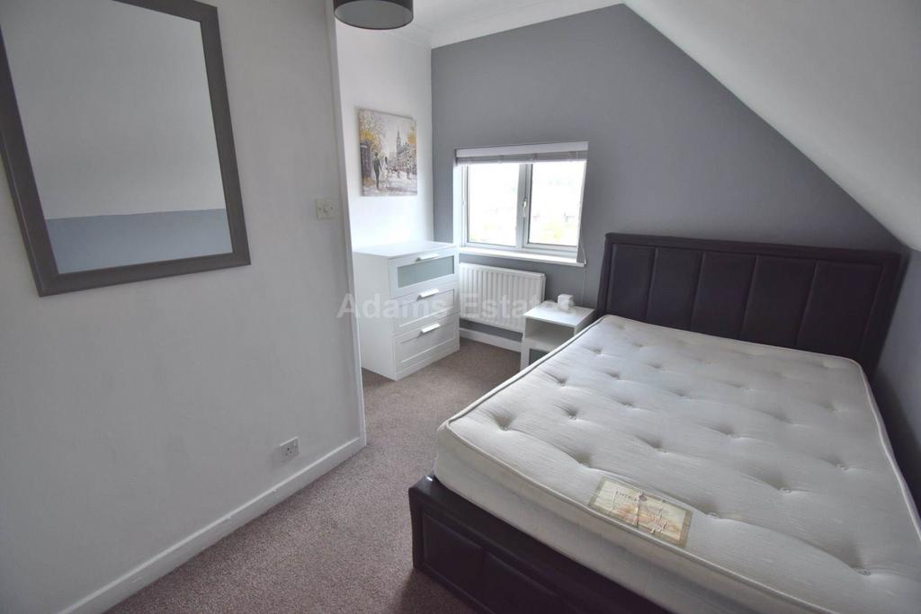 School Terrace, Reading 1 bed in a house share - £565 pcm (£130 pw)