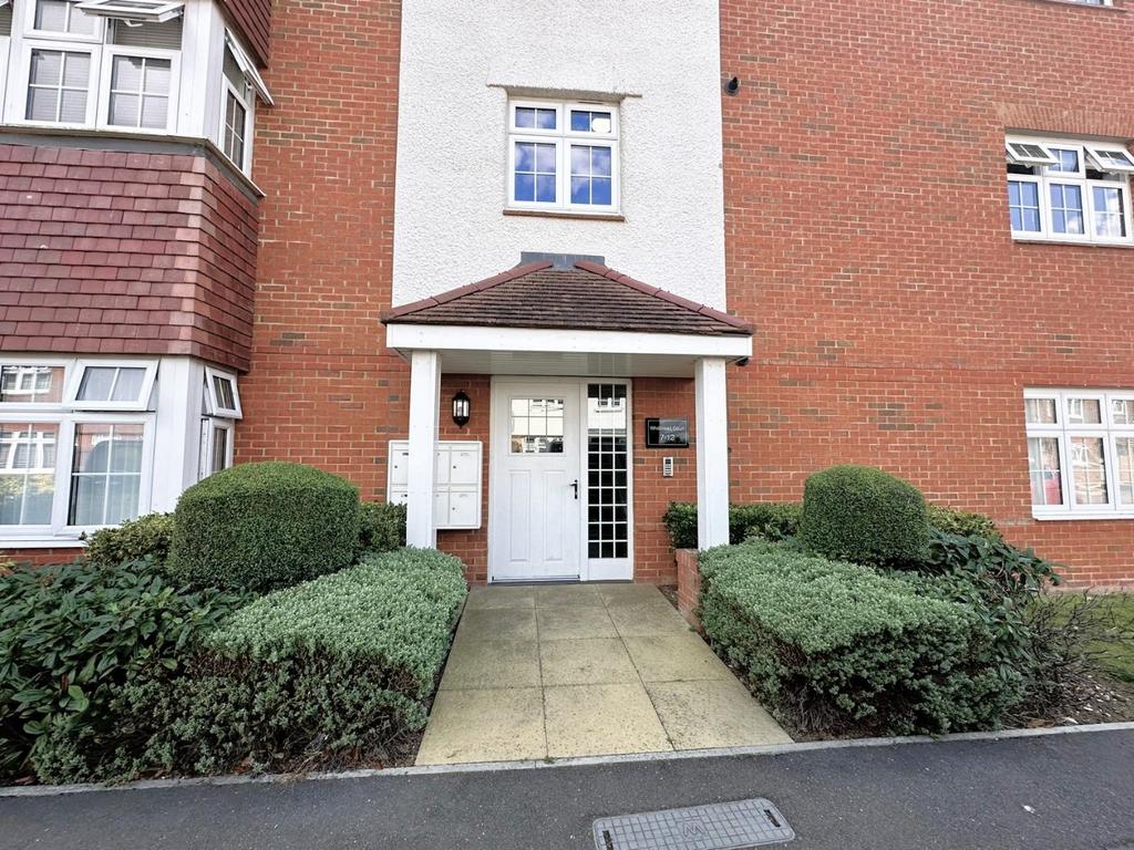 Whitbread Court, Bramling Way, Rainham 2 bed ground floor flat - £250,000
