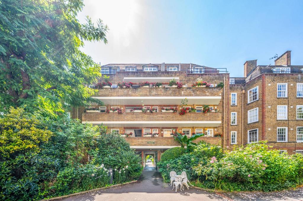 Haythorn House, Vicarage Crescent... 3 bed flat - £690,000